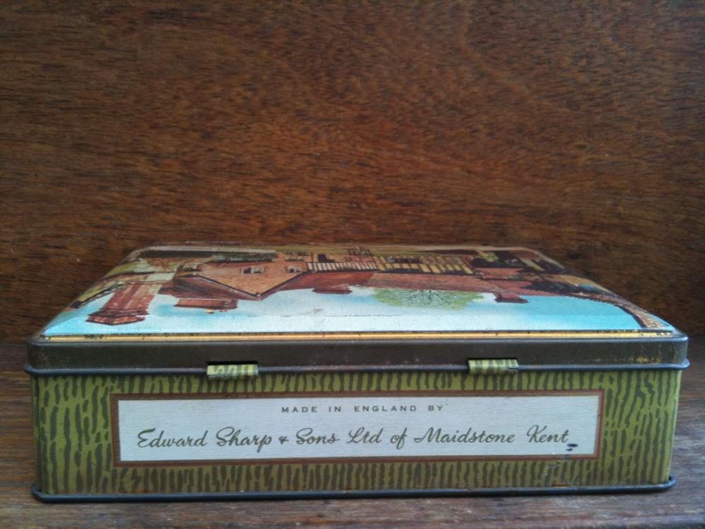 Vintage English Scenery Tin Box on Luulla