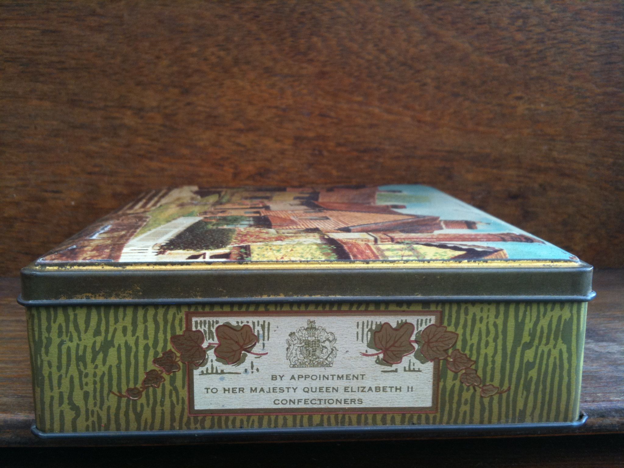 Vintage English Scenery Tin Box on Luulla
